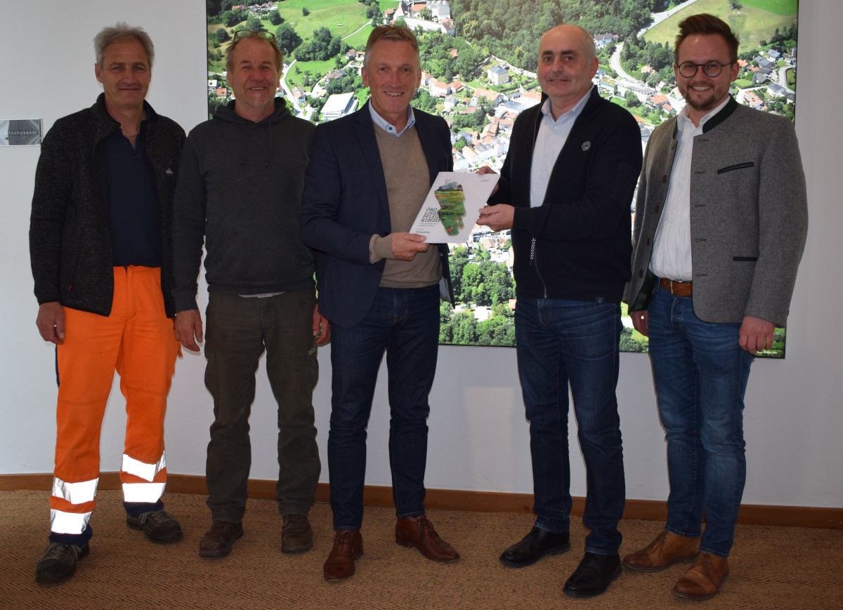 Öko-Modellregionen · Öffentliche Grünflächen naturnah pflegen